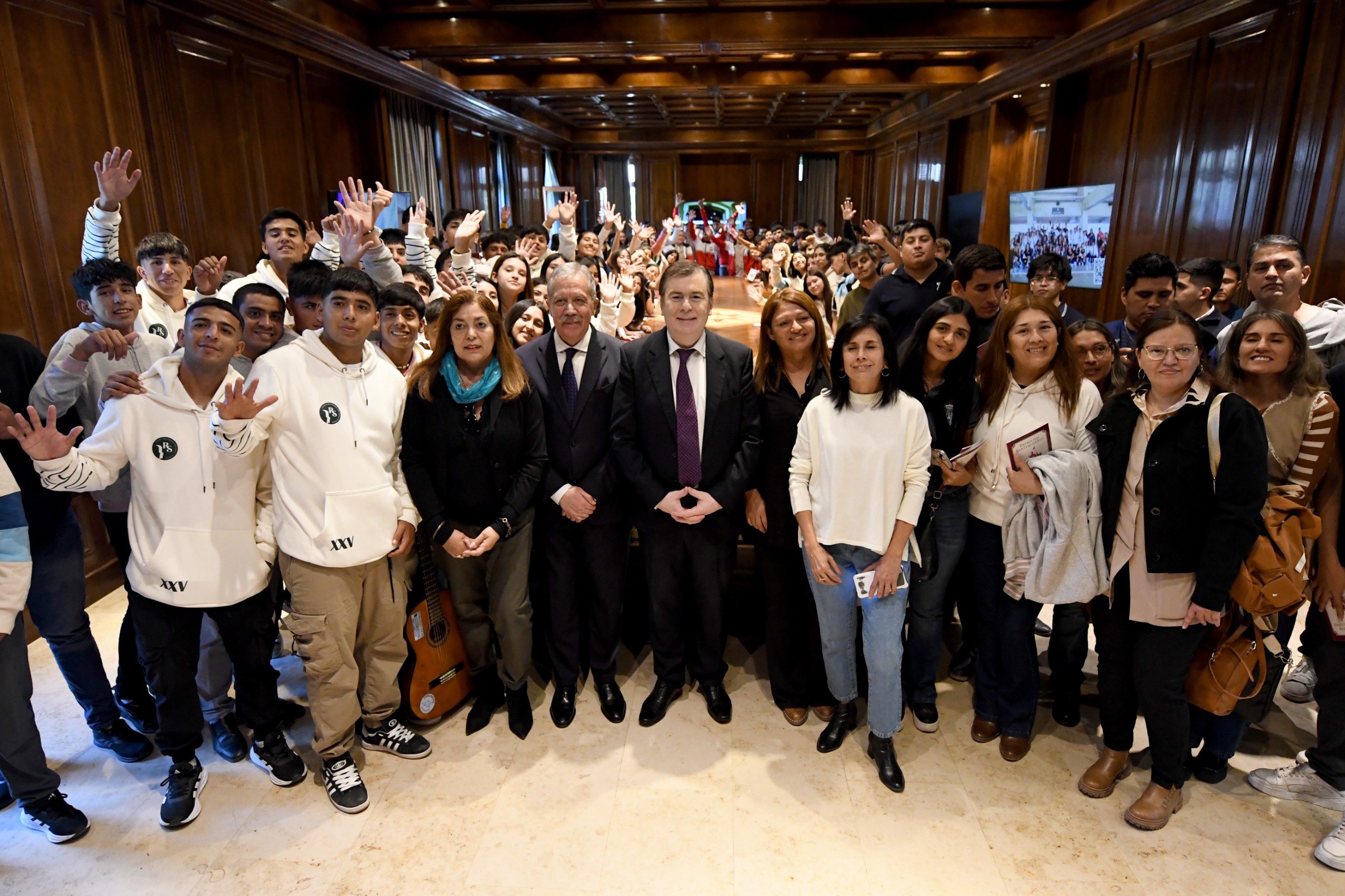 Estudiantes de los Departamentos Taboada, Loreto, Moreno, Avellaneda y ...